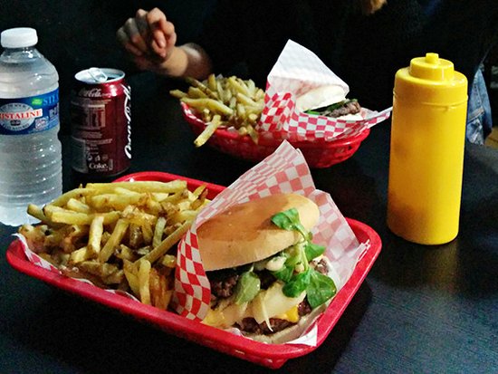 Restaurante El Moon Burger • Visita Cadaques