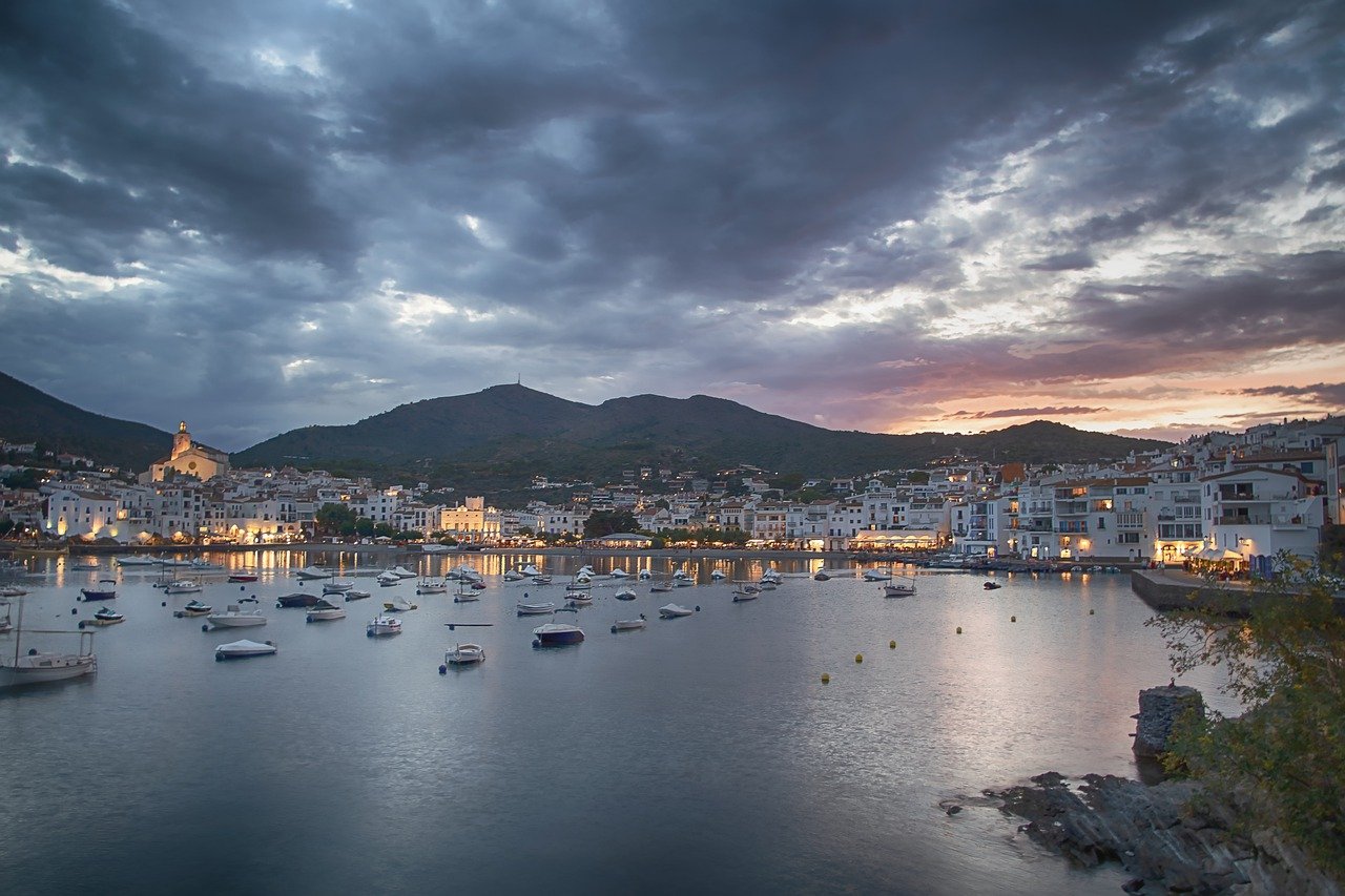 Fiestas y tradiciones en Cadaqués: Únete a las celebraciones locales ...